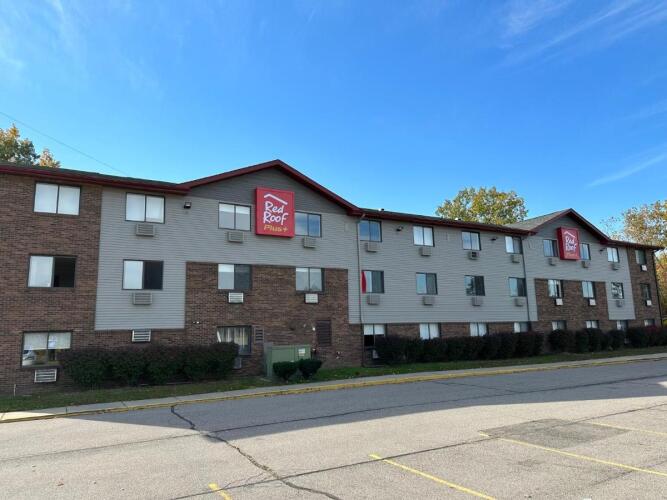 Super 8 By Wyndham Belleville - Michigan