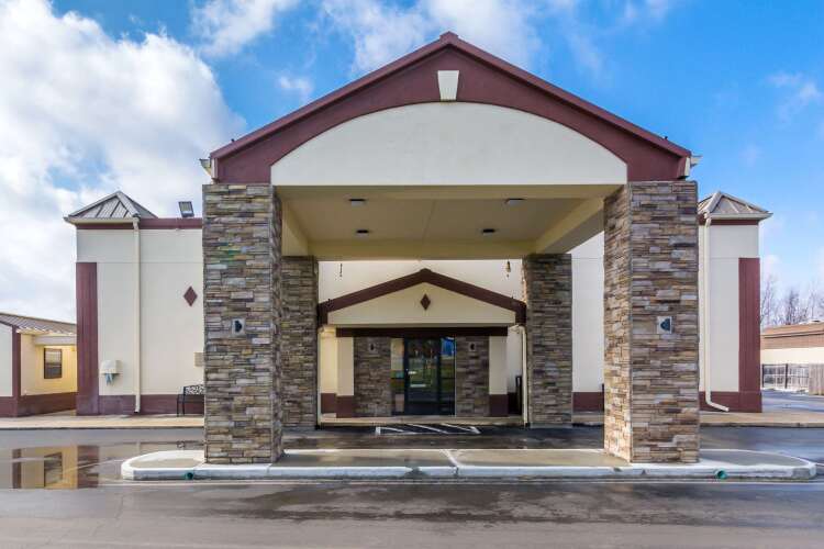 Econo Lodge - Cloverdale, IN