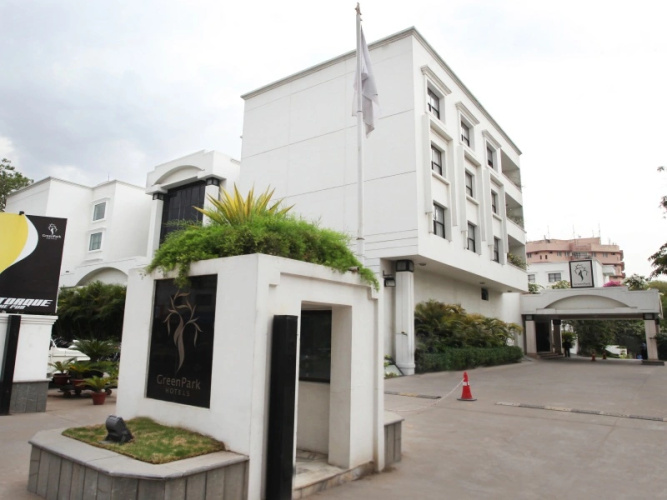 Hotel Green Park Hyderabad - Hyderabad