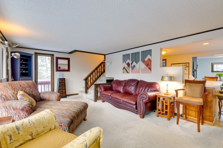 Pet-friendly Home W/ Deck: 4 Mi To Jay Peak Resort - Vermont
