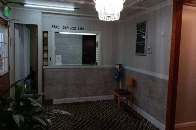 Country Hearth Inn & Suites By Oyo Sturgis - Sturgis, MI