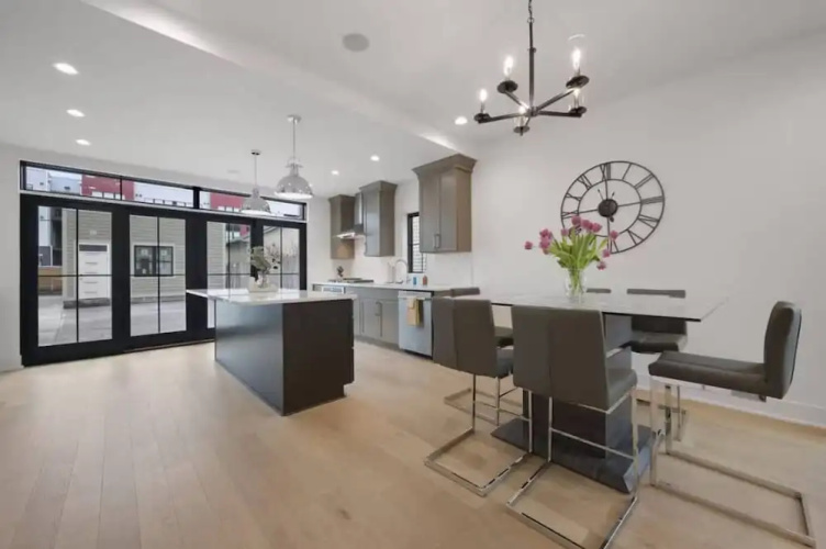 Jungle House Premier Residences – Downtown Columbus & Short North - Columbus, OH