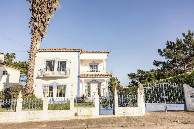 Stoke Portugal Surf House - Torres Vedras