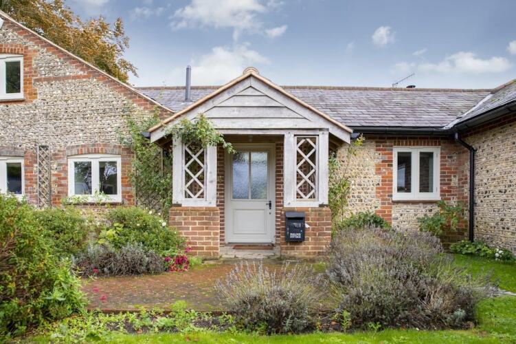 Charming Cottage For 10 In Heart Of South Downs - South Downs