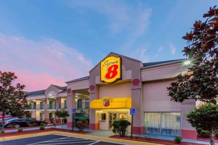 Super 8 Stafford - Stafford, VA