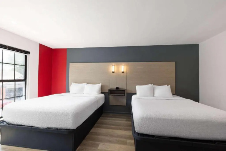 Ramada By Wyndham Studio Suites Dothan - Dothan, AL
