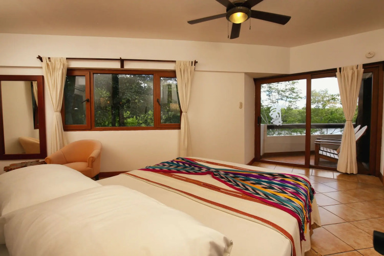 Hotel Villa Maya - Flores