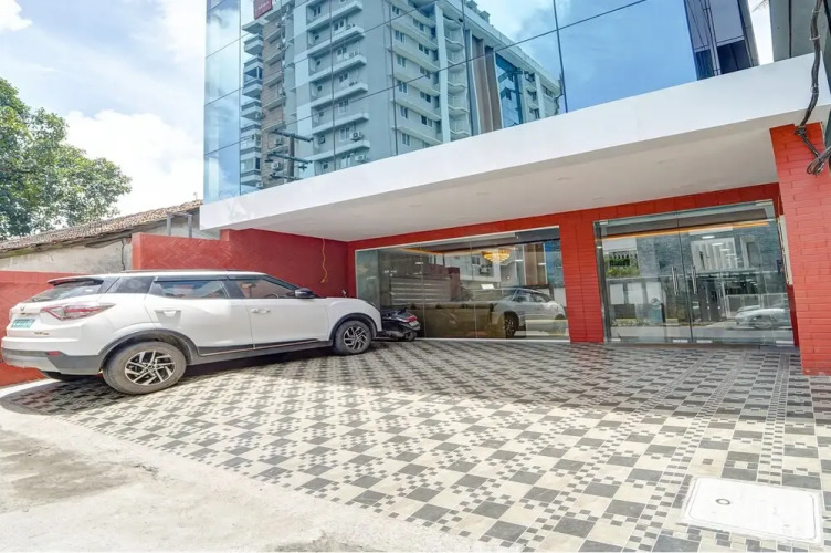 Fabhotel Q One Plaza - Kochi