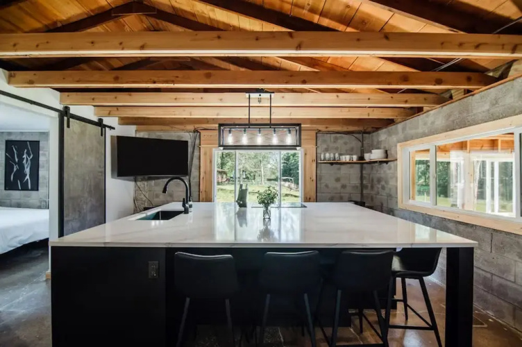 The Cottage A Wanderlust Abodes Property - Torch Lake, MI