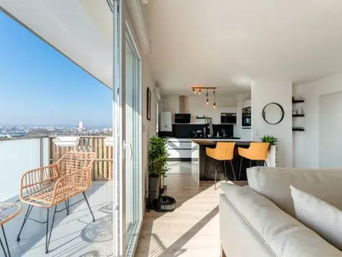 Apartment With Stunning Seine Views, Bbq Area, And Private Parking - Rouen
