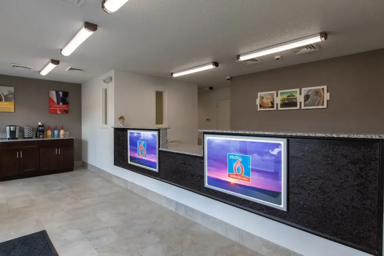Studio 6 Greenville, Sc - I-85 Near Downtown - Greenville, SC