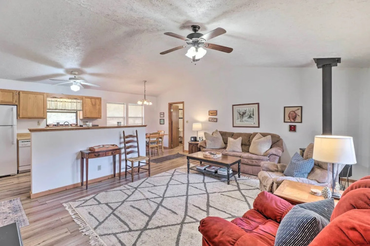 Walk To White River: Home W/ Deck In Flippin! - Mountain Home, AR