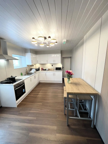 Oyo Welsh Holiday Accommodation - Modern Stay - Pembrokeshire