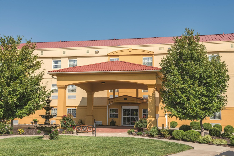 La Quinta Inn & Suites Blue Springs - Lee's Summit, MO