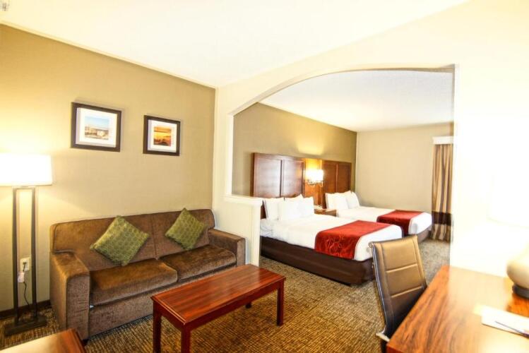 Comfort Suites Near University - New Brunswick, NJ