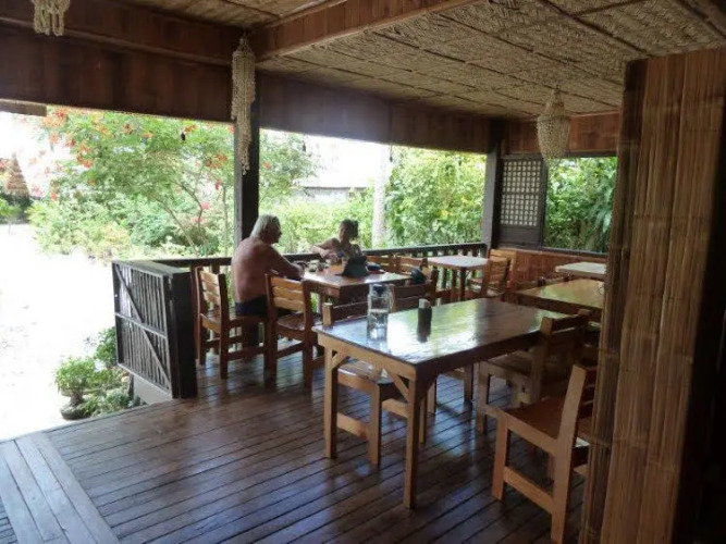 Bamboo House Beach Lodge & Restaurant - Puerto Galera