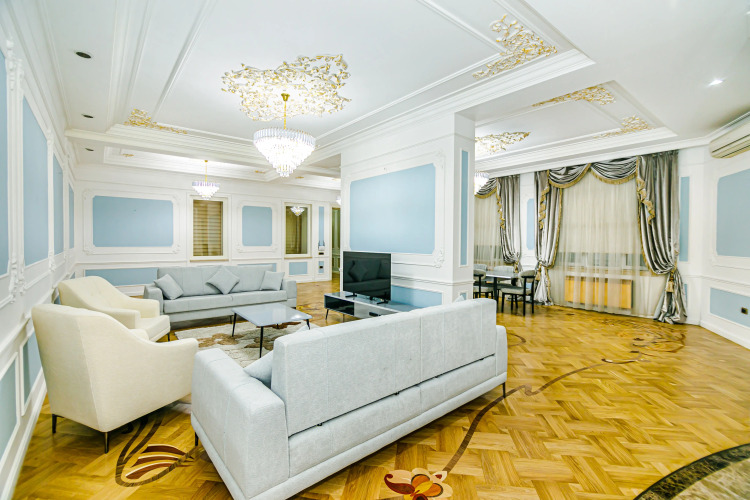 Luxury 7 Bedroom In Nizami Street Apartments - Baku