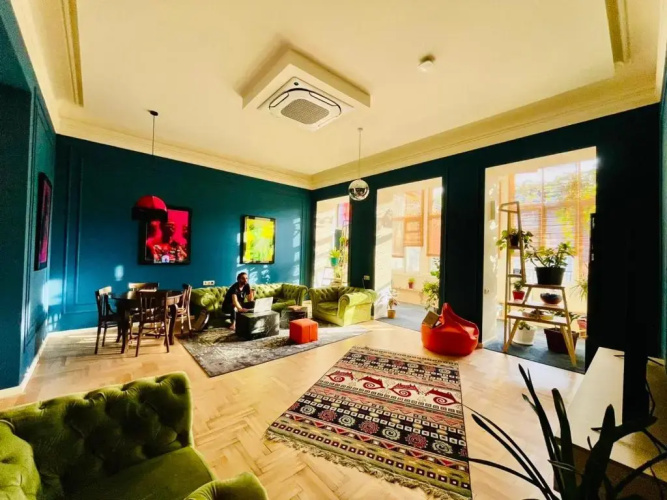 Communa Good Vibes Hostel - 第比利斯
