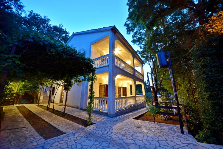 Karmelic Apartments - Cres