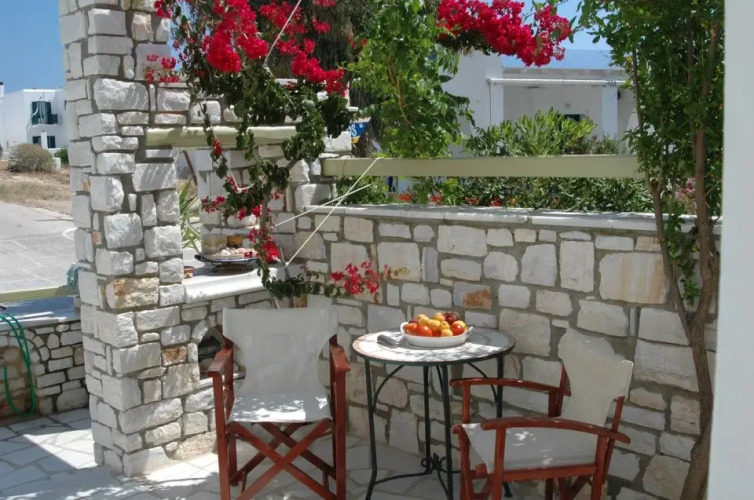 Leonardos Apartments - Paros