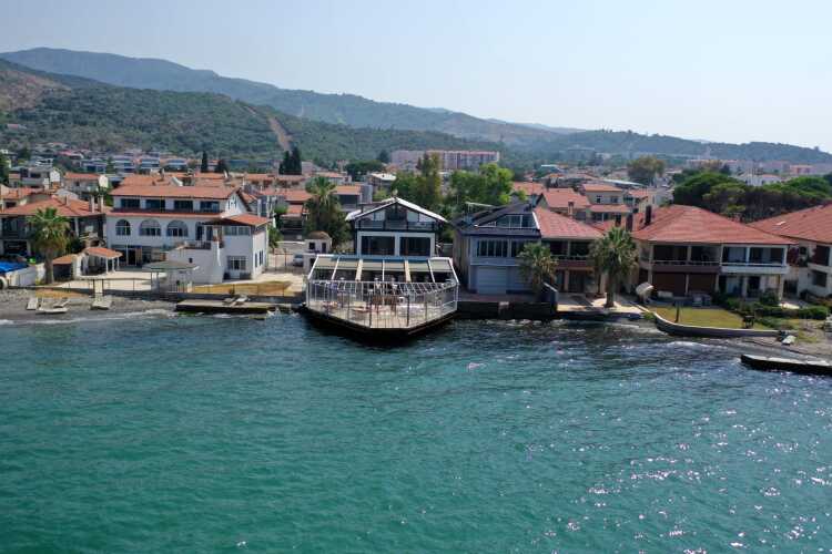 Black Lotus İZmir - Esmirna
