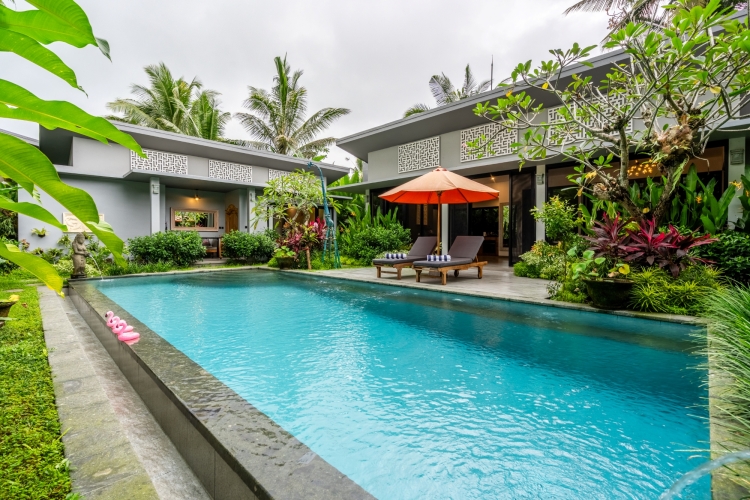 Chakola With Koi Pond Villa - Ubud
