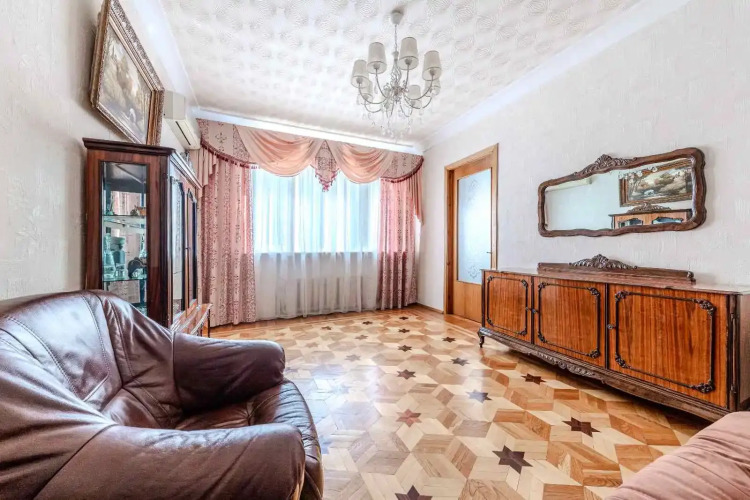 V Tikhom Tsentre Park Chelyuskintsev 4 Kom.kv. Flat - Minsk