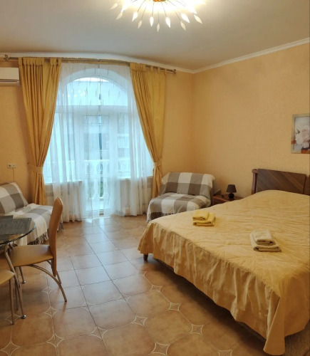 Delyuks S Balkonom Apartment - Sevastopol