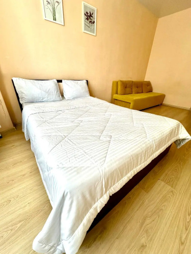U Metro Yekaterinburg Megapolis Flat - Yekaterinburg
