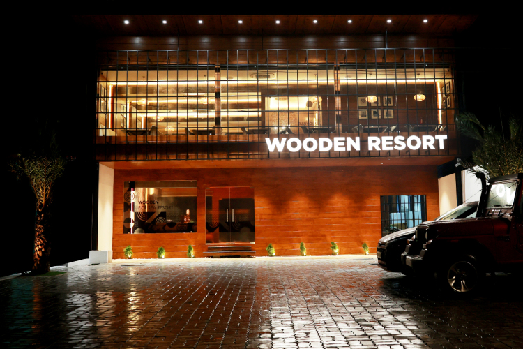 Resort Wooden Ecr Sea Resort Hotel - Puducherry