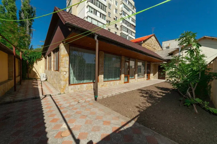 Svetlie Dvukhkomnatnie Apartments - Simferopol