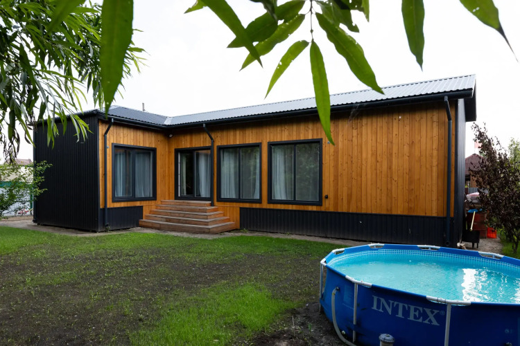 S Basseynom V Snt Geolog Private House - Новосибирская область