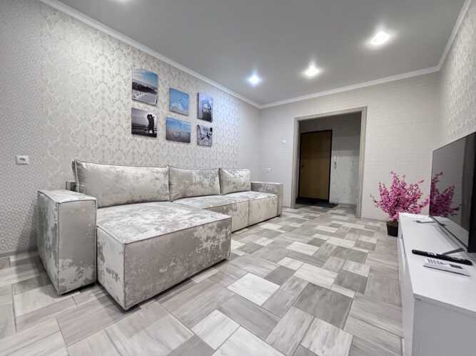 Квартира Марат Home двухкомнатная по ул. Ленина 141 Б - Альметьевск
