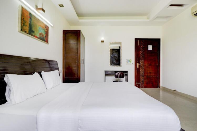 Blue Moon Residency Near Huda Metro Station Hotel - 古爾岡