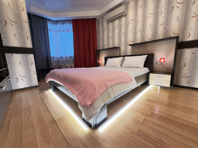 Tut Khorosho Na Surikova 53a 2 Flat - Yekaterinburg