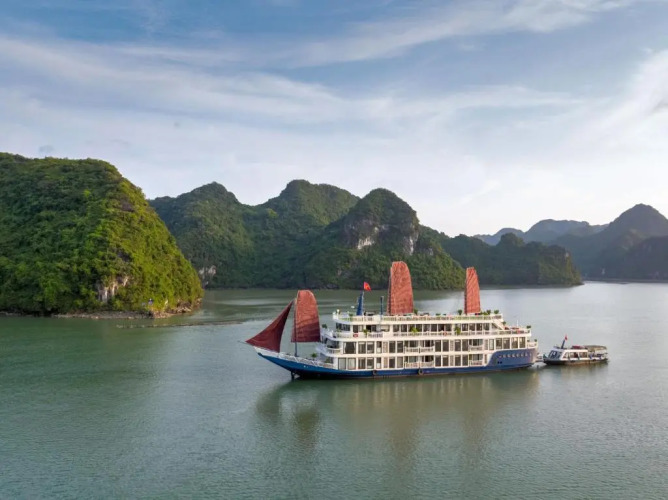 Verdure Lotus Luxury Cruise Hotel - Quảng Yên