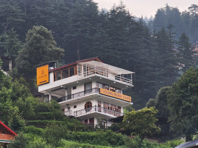 Young Monk Hostel & Cafe Jibhi Hostel - Jibhi