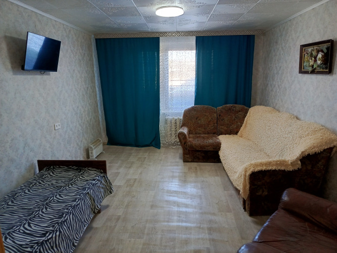 Bolshaya Tryokhkomnatnaya Dlya Komandirovochnykh Flat - Первоуральск