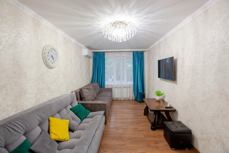 Uyutnaya Trekhkomnatnaya Kvartira V Kislovodske Flat - Кисловодск