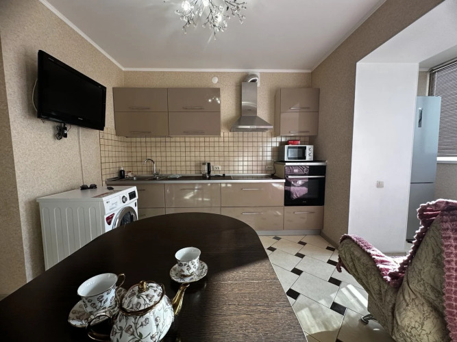 Uyutnaya Prostornaya Kvartira Ryadom S Akvaparkom Flat - Оренбург
