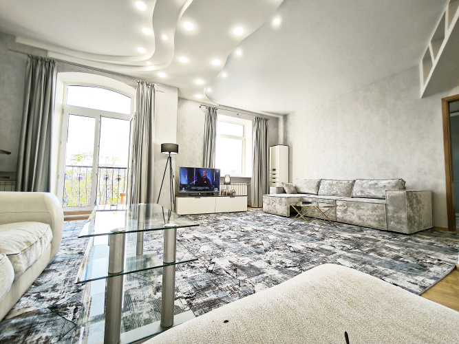 Tsentr Legendarny Dom Pod Shpilem | Ogromnaya Tryoshka Apartments - Minsk