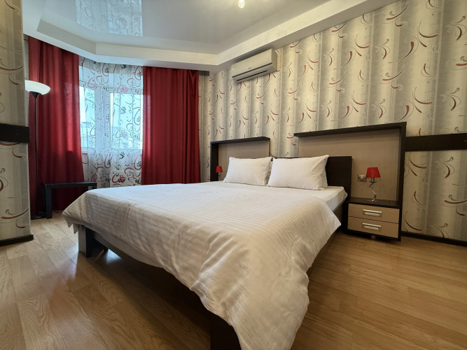 Tut Khorosho Na Surikova 53a 7 Flat - Yekaterinburg