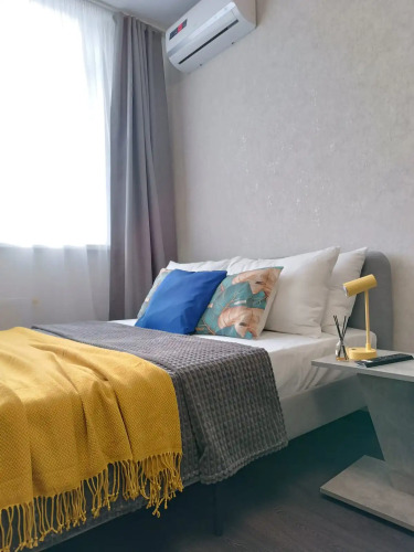 S Zhivopisnym Vidom Na Volgu I Reku Tsaritsa Flat - Volgograd