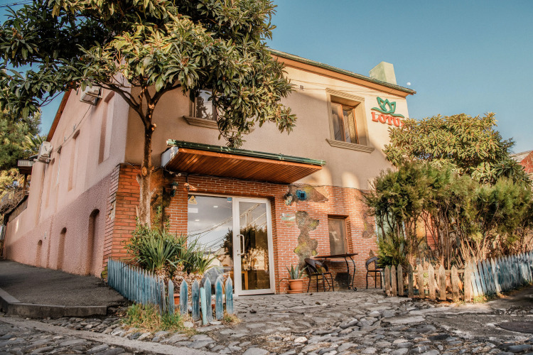 Lotus - トビリシ