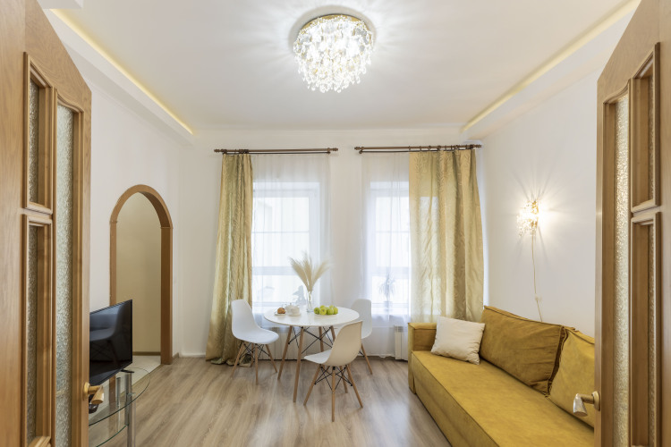 Apartment 3 Bedrooms 2 Bathrooms Griboyedov 10 Guests - 상트페테르부르크