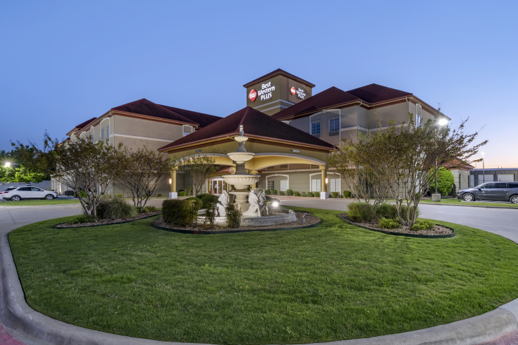 Best Western Plus Monica Royale Inn & Suites - Greenville, TX