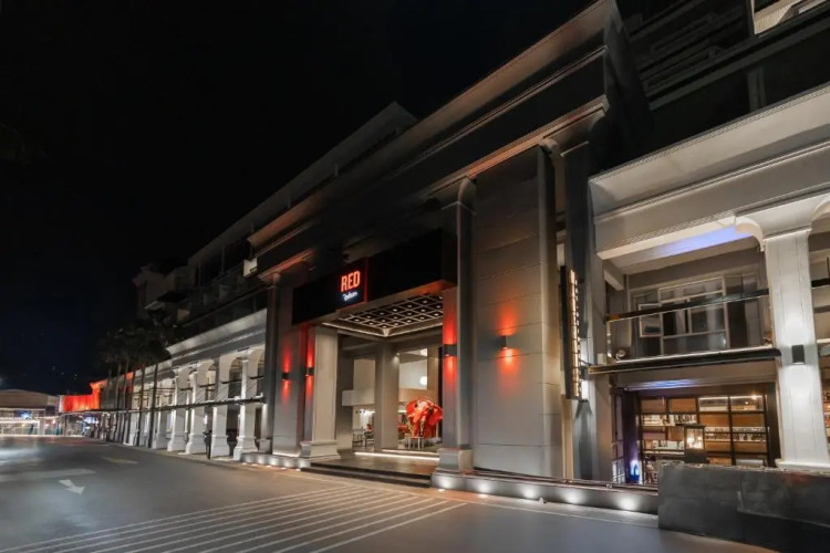 Radisson Red Phuket Patong Beach - Patong Beach