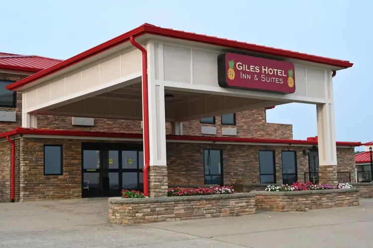 Giles Hotel Inn & Suites - Pulaski, TN
