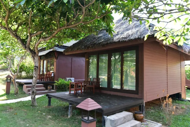 Koh Ngai Thanya Beach Resort Hotel - Koh Lanta